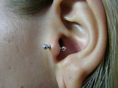 PIERCING NO TRAGUS (fotos, cuidados, modelos, dicas)